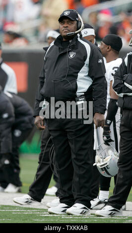 Oakland Raiders head coach Art Shell looks down during their NFL game ...