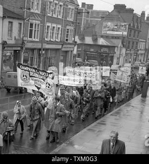 BAN THE ATOMIC BOMB PROTEST MARCH 15 APRIL 1960 Stock Photo - Alamy