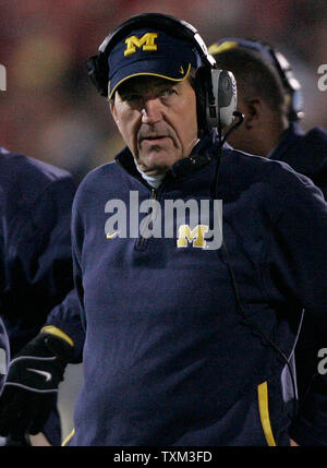 Michigan head coach Lloyd Carr, right, talks with line judge Rick Page ...