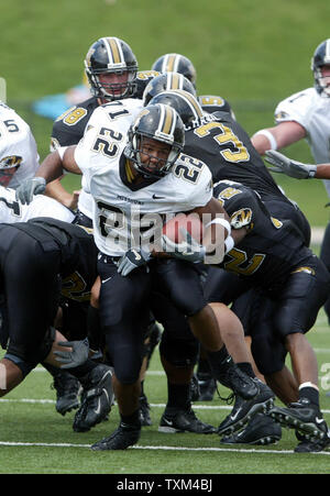Missouri's Tony Temple runs in the fourth quarter in a football game ...