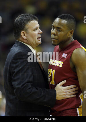 Iowa State coach Greg McDermott, right, greets Craig Brackins (21) at ...
