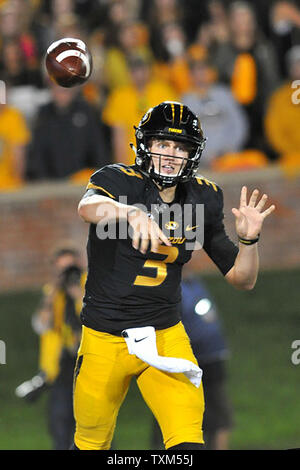 Missouri quarterback Drew Lock throws a pass during the first quarter ...
