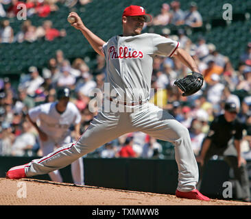 Colorado Rockies starting pitcher Brett Anderson (30) delivers a pitch ...