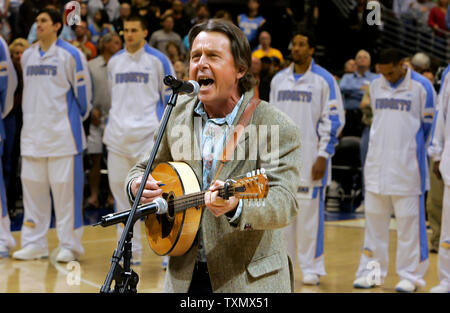 Jimmy Ibbotson of the Nitty Gritty Dirt Band (2001-2004) sings the ...