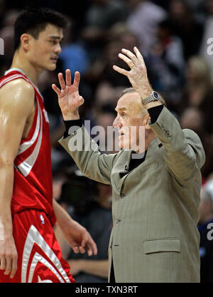 Houston Rockets head coach Rick Adelman, left, directs his team against ...