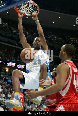 Denver Nuggets center Marcus Camby warms up prior to game against the ...
