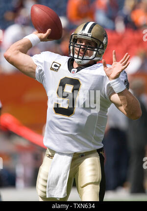 New Orleans Saints quarterback Gary Cuozzo (15) gets smothered for a ...