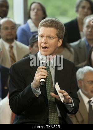 Secretary Shaun Donovan on Green Impact Zone tour in Kansas City ...