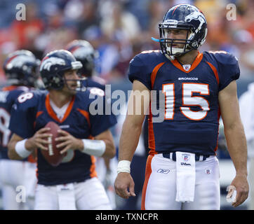 Denver Broncos' Kyle Orton (8) throws the ball against the Arizona ...
