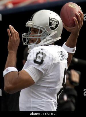 Oakland Raiders' quarterback Jason Campbell (8) passes during rookie ...