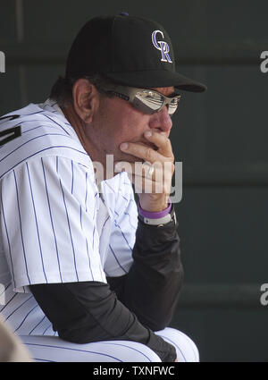 Colorado Rockies pitching coach Bob Apodaca, right, confers with ...