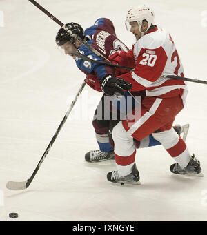 Colorado Avalanche left wing Gabriel Landeskog (92) in the second ...