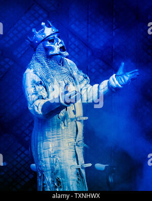 Fine Time Fontayne plays the Ghost of King Hamlet during a dress ...