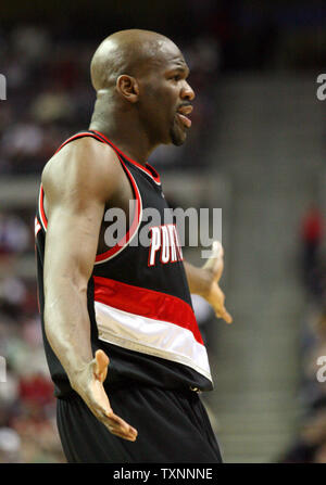 Ruben Patterson of the Portland Trail Blazers talks with referee.Tommy ...