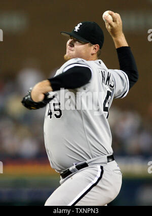 Chicago White Sox pitcher Brandon Eisert (53) throws against the ...