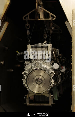 Detroit Diesel DD-15 engines on the assembly line at the Daimler ...