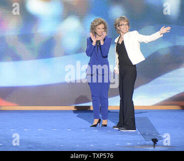 Gabrielle Giffords (R) appears with Debbie Wasserman Schultz to lead ...