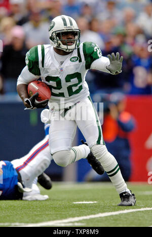 New York Jets cornerback Justin Hardee (34) warms up before playing ...