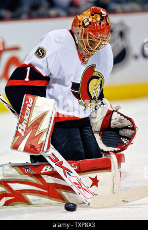 Ottawa Senators goaltender Ray Emery keeps an eye on the rebound after ...