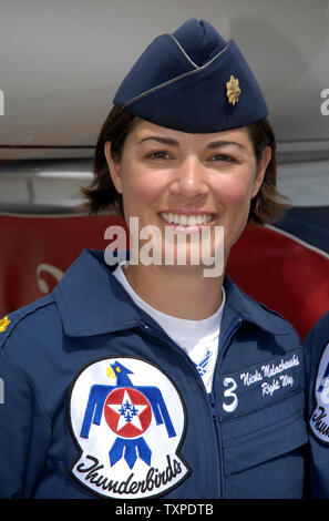 Major Nicole Malachowski (L) , Right Wing, and Major Samantha Weeks (R ...