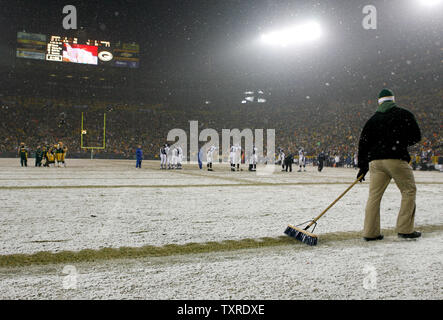 Green Bay Packers Tundra Line performs during a preseason NFL football ...