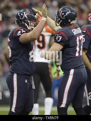 Houston Texans long snapper Jon Weeks (46) warms up before an NFL ...