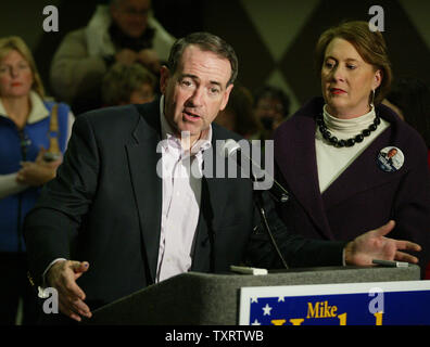 Janet Huckabee wife of presidential candidate Mike Huckabee in Stock ...