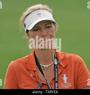 European team captain Catrin Nilsmark (l) and American team captain ...