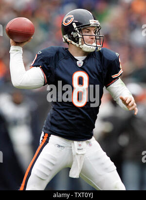 Chicago Bears quarterback Rex Grossman takes a drink during the team's ...
