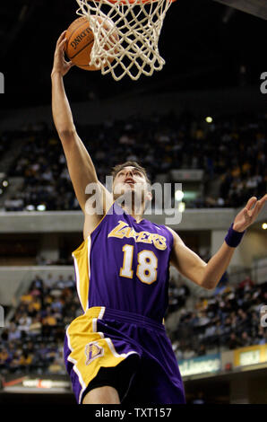 Los Angeles Lakers guard Sasha Vujacic of Slovenia, celebrates after ...