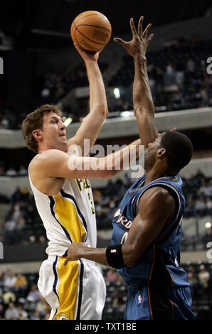 Indiana Pacers forward Troy Murphy, left, puts up a shot in front of ...