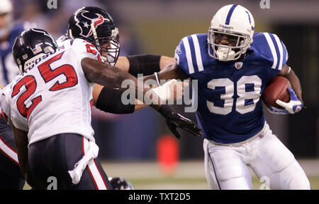 Houston Texans running back Nick Chubb (21) works out during an NFL ...