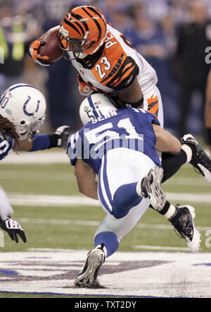 Cincinnati Bengals running back Chris Evans (25) runs the ball against ...