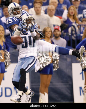 Tennessee Titans cornerback Jason McCourty (30) breaks up this pass for ...