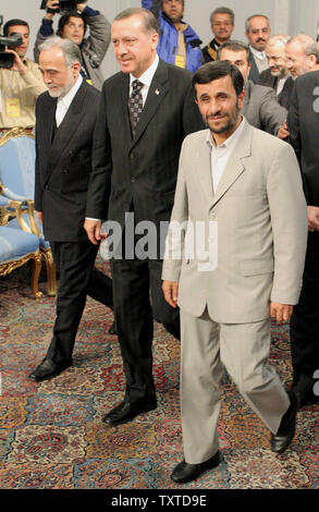 Iran's Vice President Parviz Davoodi (C) and Iraqi Prime Minister Nouri ...