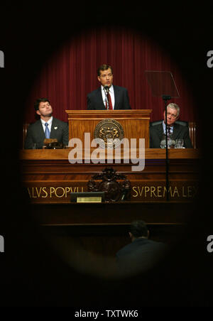 Missouri Governor Matt Blunt (C) Speaker of the House Rod Jetton (L ...