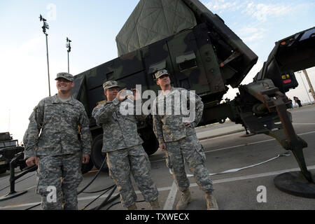 American soldiers take shelter in a sandbagged bunker as North ...