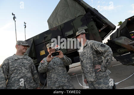 American soldiers take shelter in a sandbagged bunker as North ...