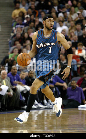 Washington Wizards Jared Jeffries drives to the basket against the Sacramento Kings at Arco Arena in Sacramento California on March 28 2006. The Wizards beat the Kings 97 84. UPI Photo Ken James Stock