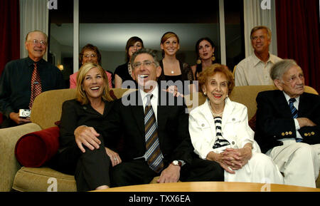 California State Treasure and Democratic candidate for Governor Phil ...