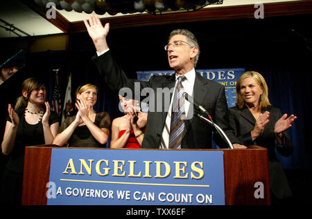 California State Treasure and Democratic candidate for Governor Phil ...