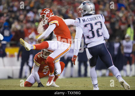 Los Angeles Rams kicker Harrison Mevis kicks a field goal during the ...