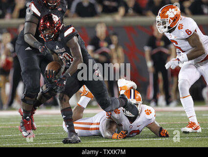 Louisville running back Malik Williams (29) gains yardage during the ...