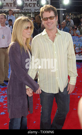 Greg Kinnear and wife arrive for the premiere of his new movie "Bad ...