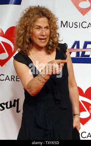 Singer Carole King arrives at the MusiCares 2014 Person of the Year ...