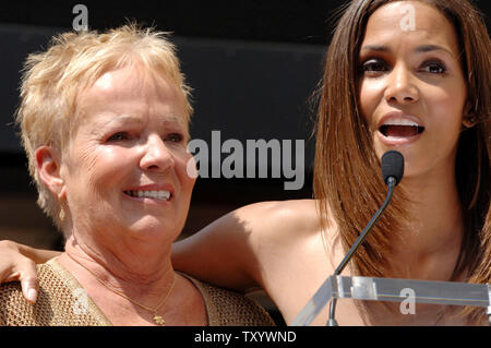 Halle Berry and her mother Judith Ann Hawkins Halle Berry receives a ...