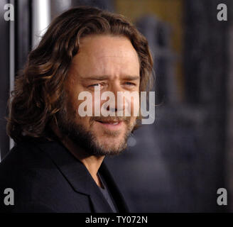 Australian actor and cast member Russell Crowe arrives with his wife ...
