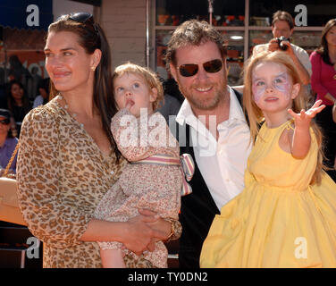 Grier Henchy, Brooke Shields and husband Chris Henchy attend the ...