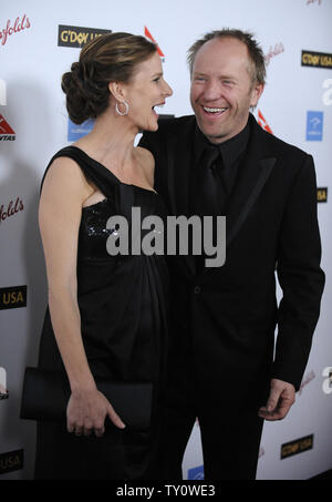 RACHEL GRIFFITHS ANDREW TAYLOR 2009 VANITY FAIR OSCAR PARTY WEST ...