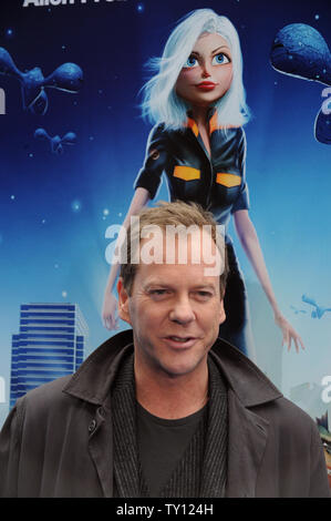 MONSTERS VS. ALIENS, General W.R. Monger (voice: Kiefer Sutherland ...